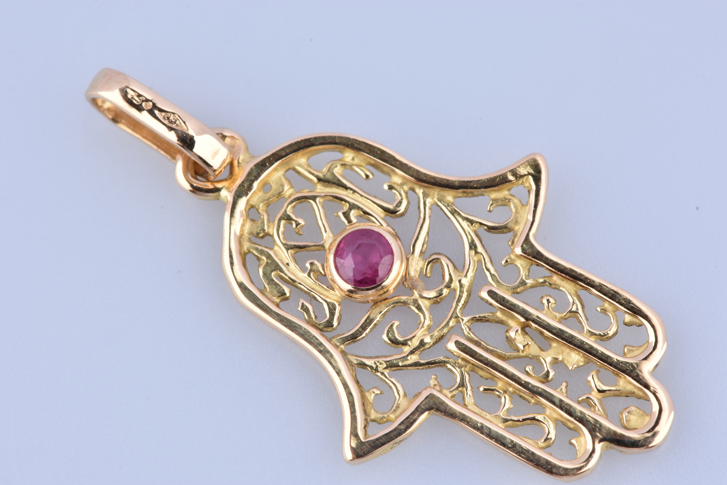 Magnifique pendentif Main de Fatma en or 18 ct (750 millièmes), orné d ...