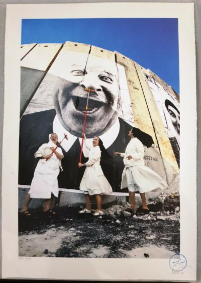 JR (1983), 28 millimètres, face 2 face, nuns in action, separation wall ...