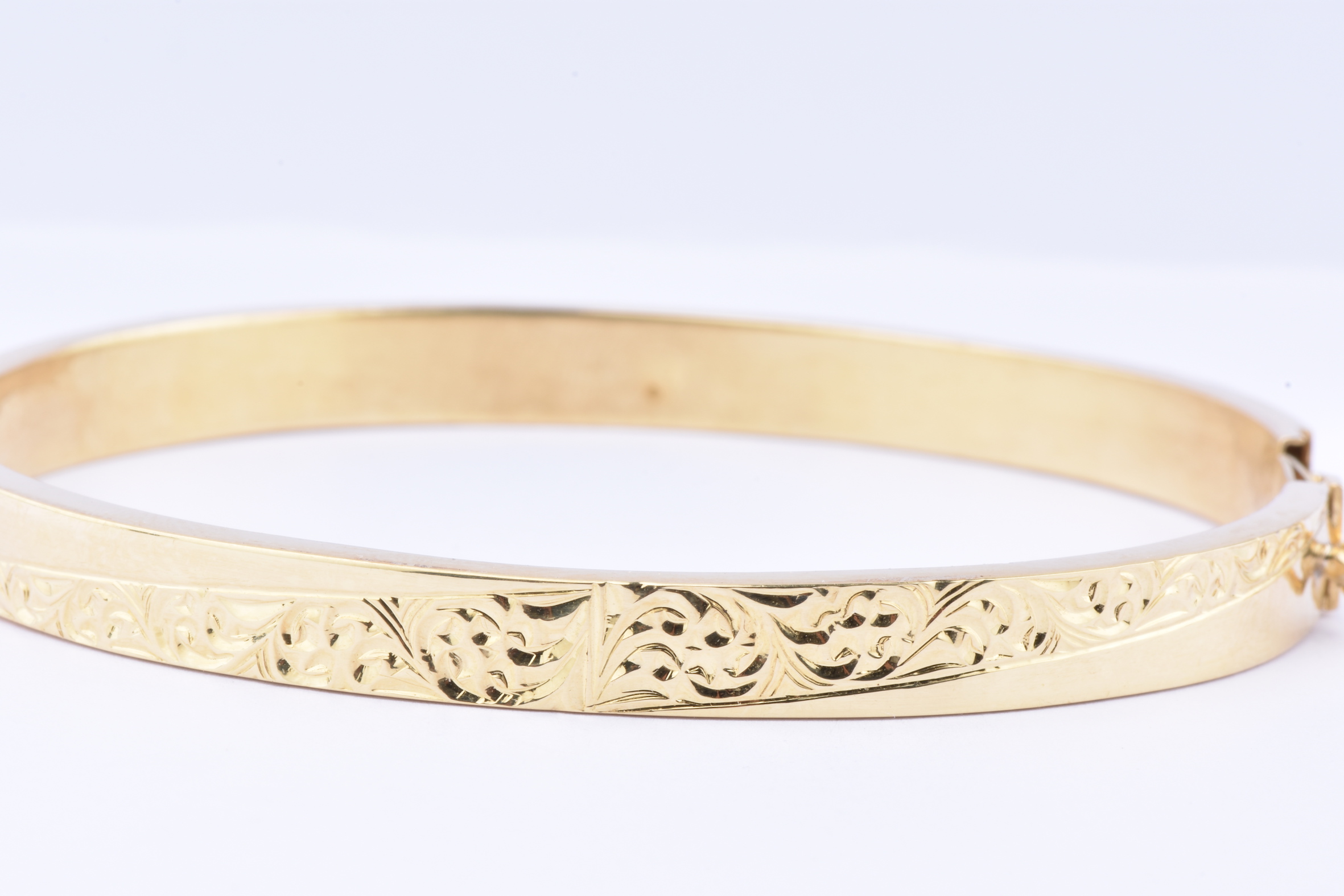 Bracelet jonc en or jaune 18 ct (750/1000). Fermoir tiroir sécurisé ...