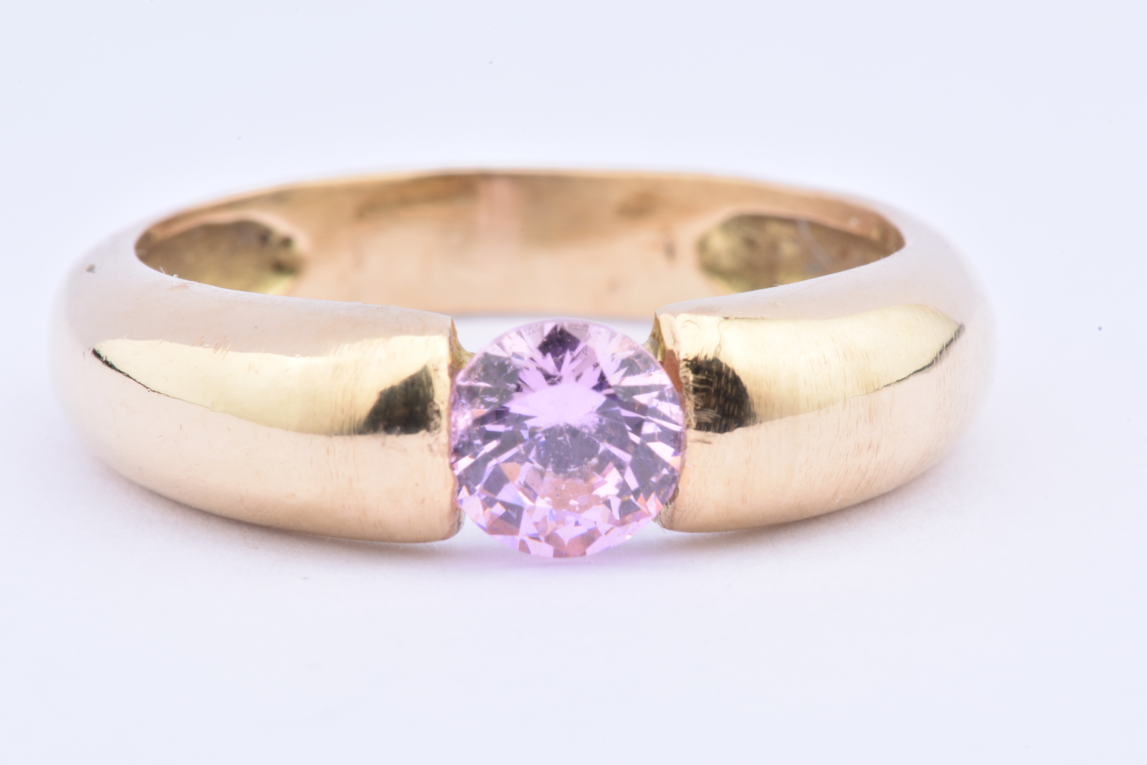 Bague jonc en or jaune 18 carats composée d'un oxyde rose - Bijoux et ...