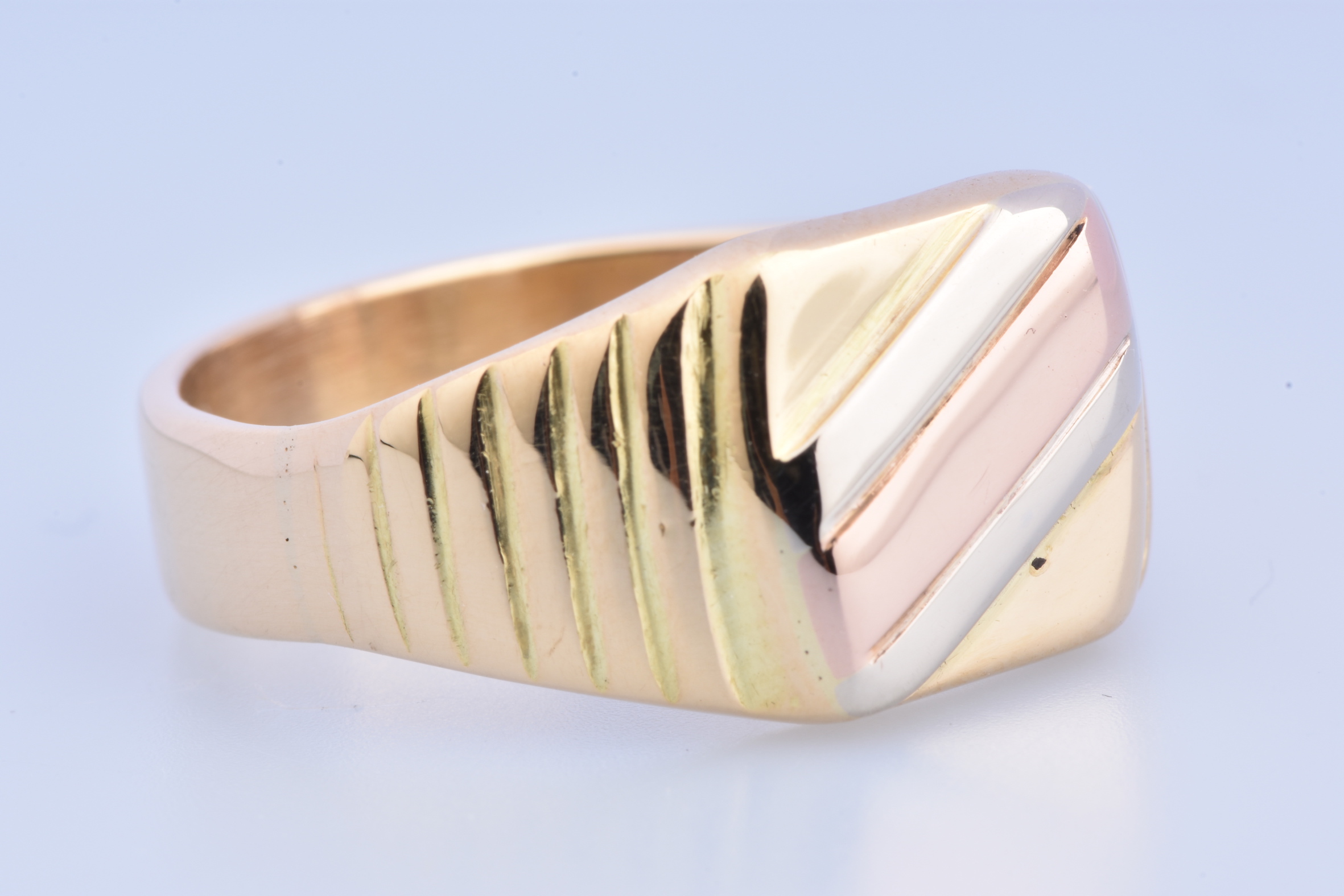 Signet ring in 18-carat tri-color gold - Jewellery & Watches - Plazzart