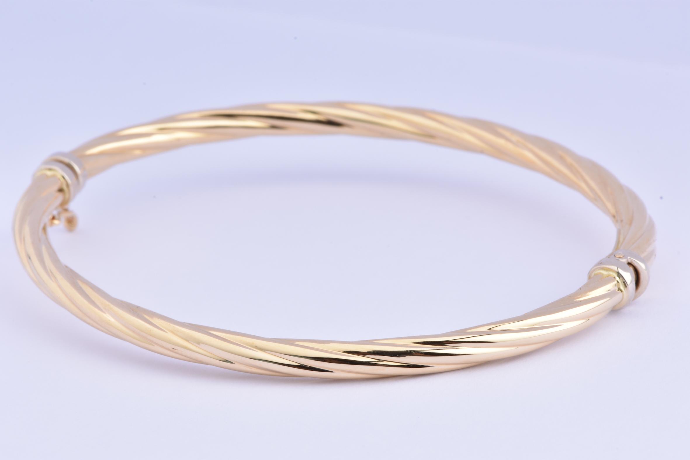 Bracelet rigide en or jaune 18 carats (750 millièmes). - Bijoux et ...