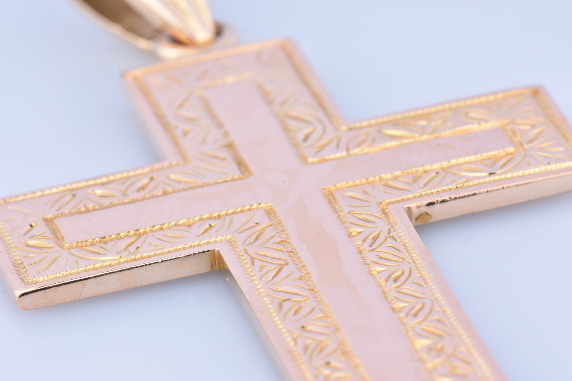 Pendentif croix du christ en or 18 carat - Bijoux et montres - Plazzart