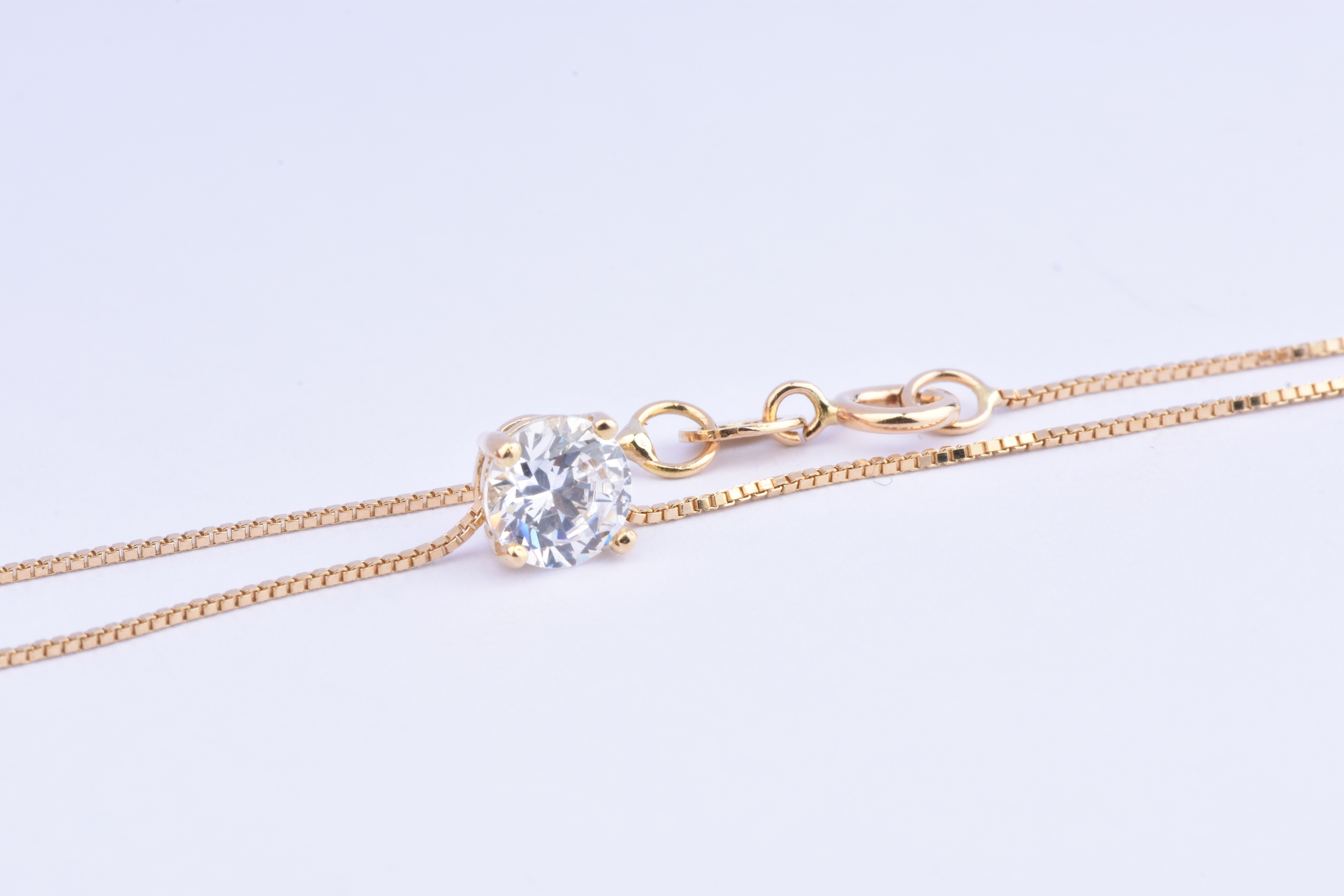 Collier femme en or jaune 18 carats (750/1000) orné d'un zirconium ...