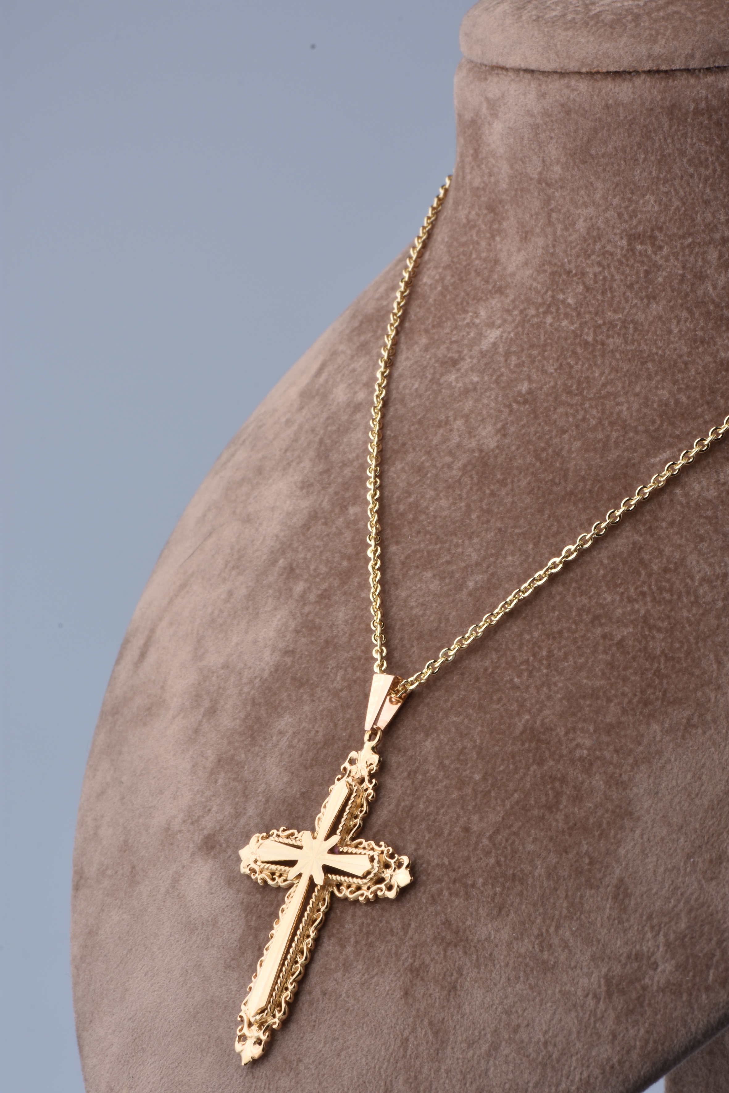 Pendentif croix or jaune 18 Carats. - Bijoux et montres - Plazzart