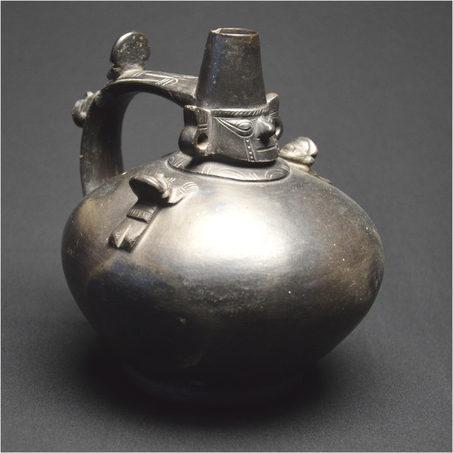 Peru, Sican culture, Vase with an effigy in glazed terracotta, 900 ...