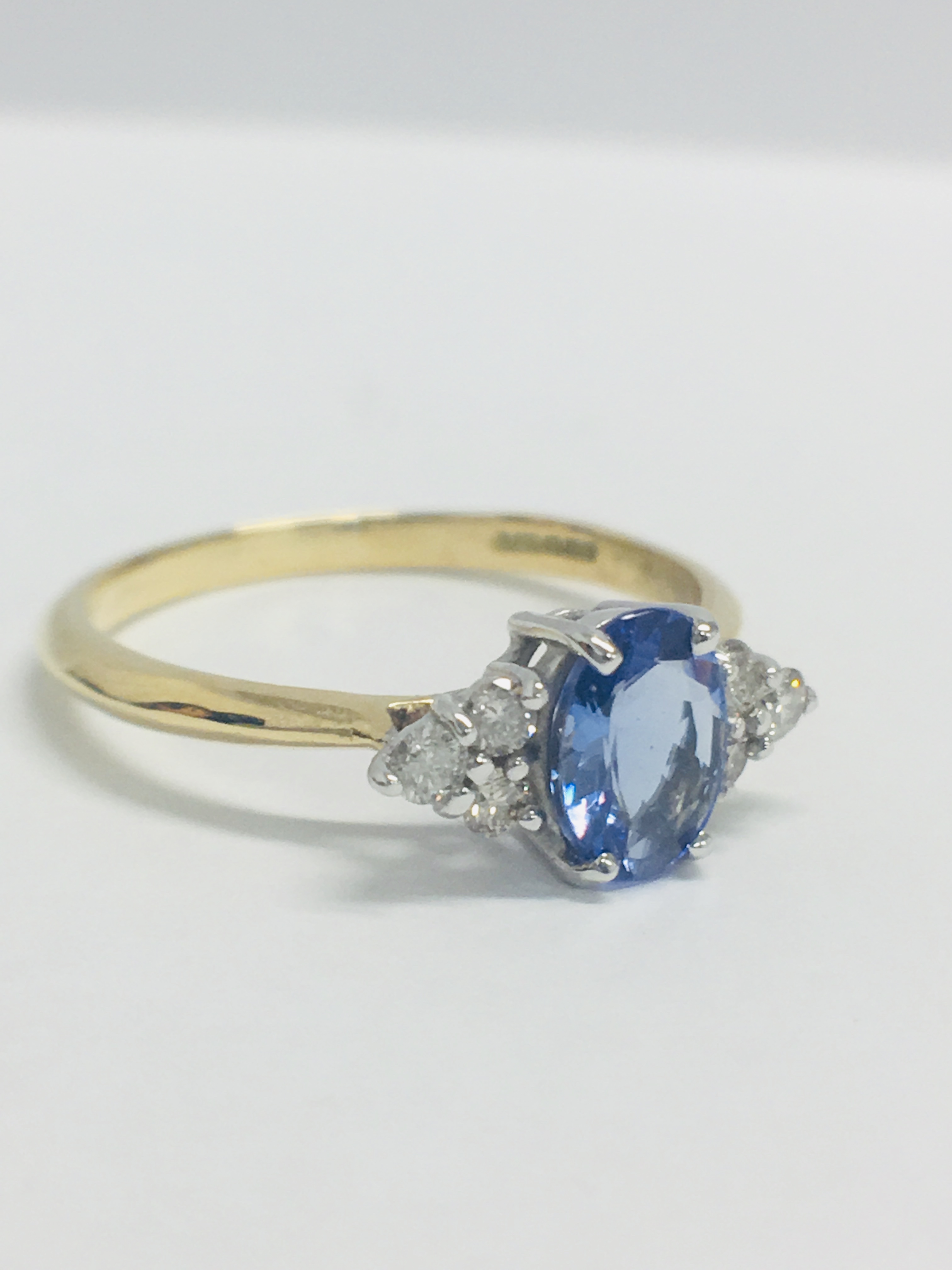 Bague or tanzanite et entourage diamants navette - Bijoux et montres ...