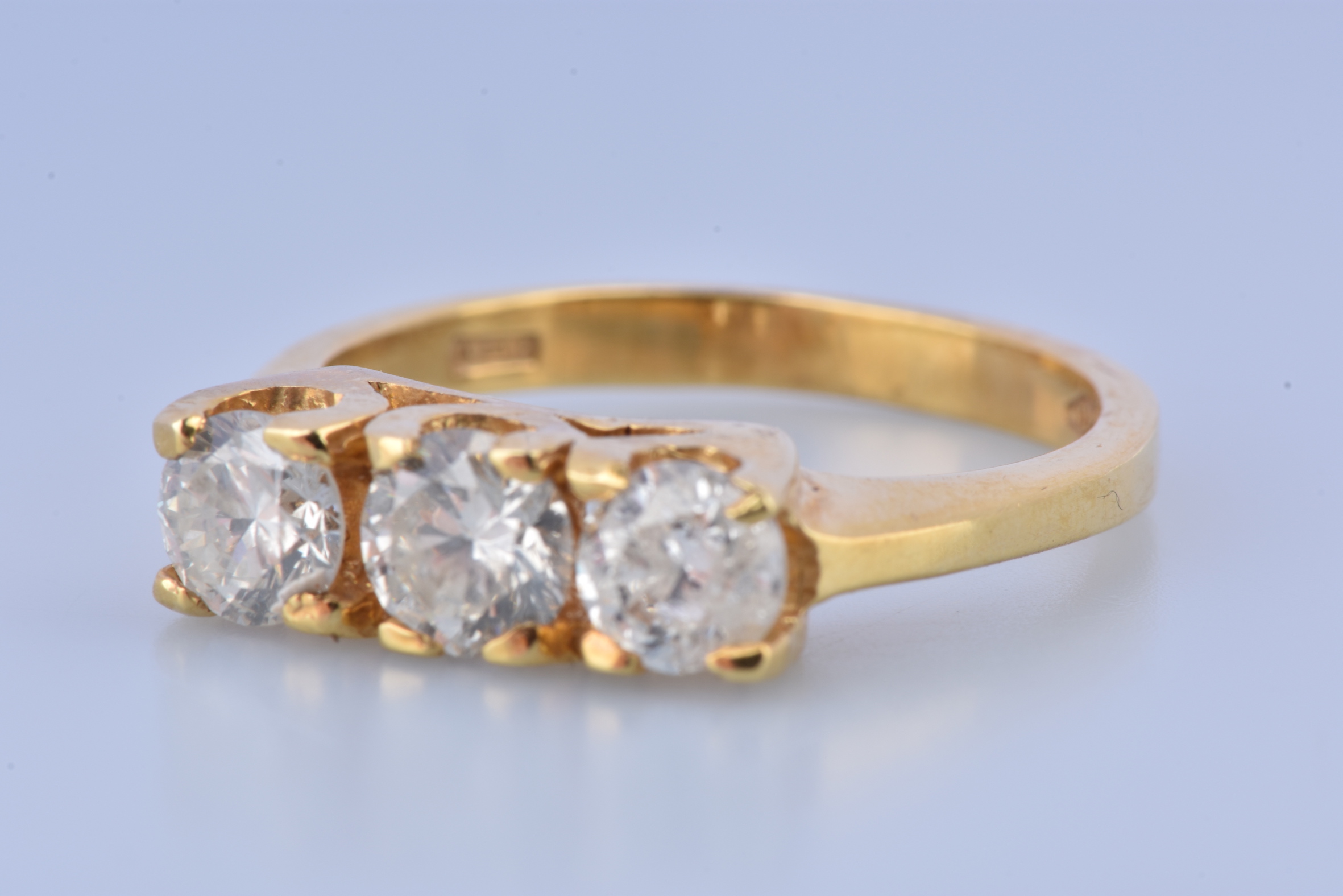 Bague trilogie en or jaune 18 carats sertie de 3 Diamants. - Bijoux et ...