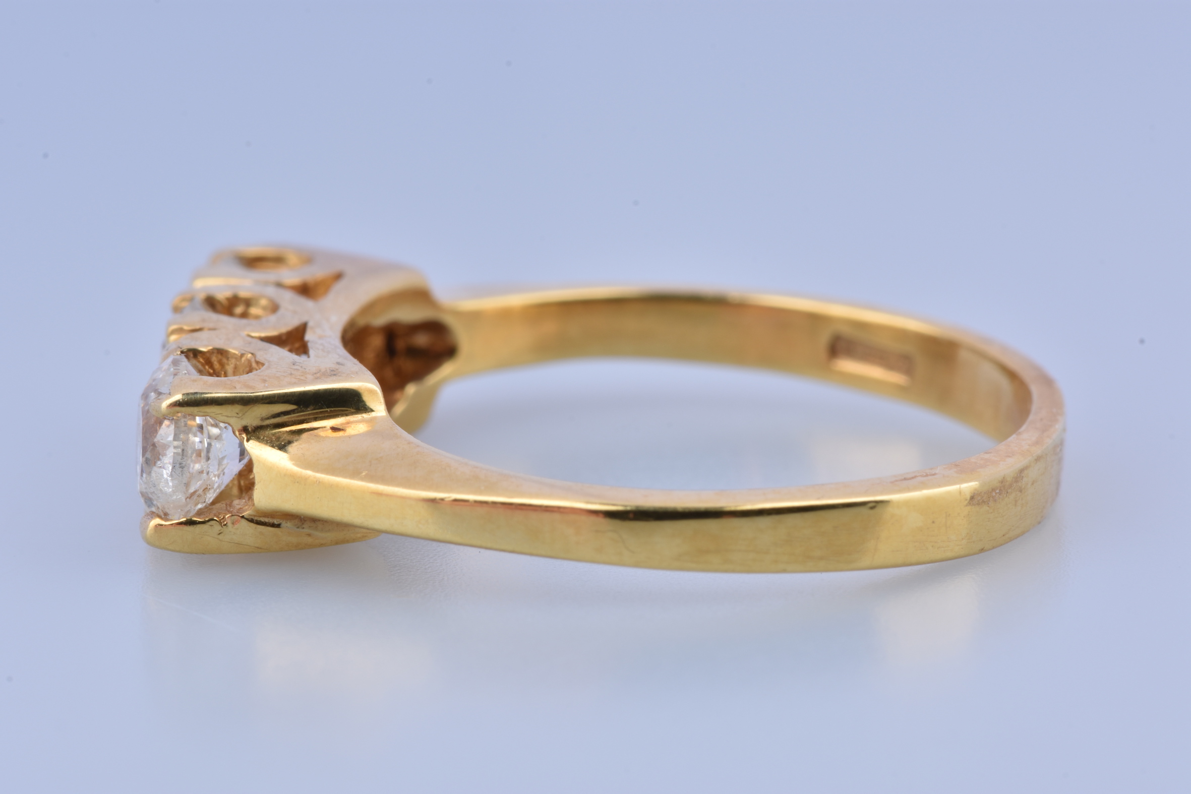 Bague trilogie en or jaune 18 carats sertie de 3 Diamants. - Bijoux et ...