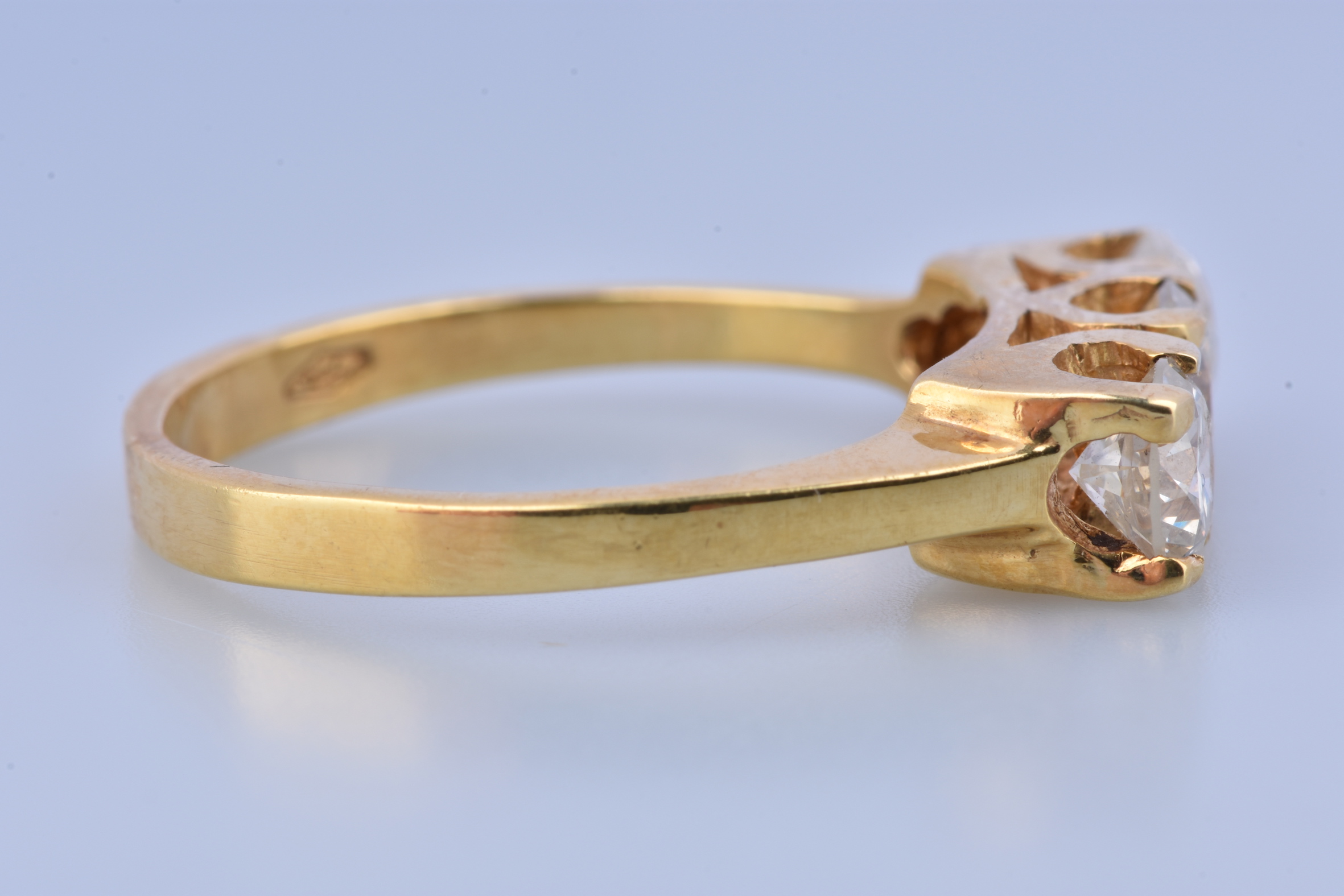 Bague trilogie en or jaune 18 carats sertie de 3 Diamants. - Bijoux et ...