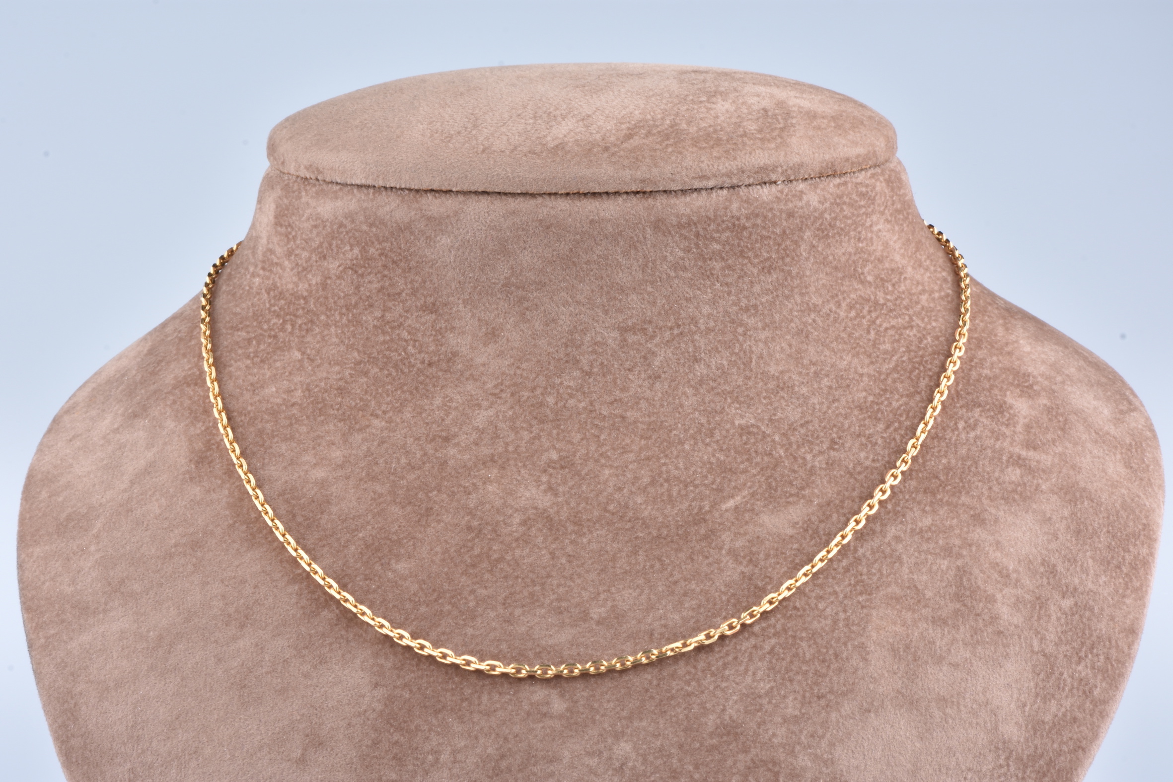 Chaine en or jaune 18 carats. Maille forçat. Fermoir hameçon. - Bijoux ...