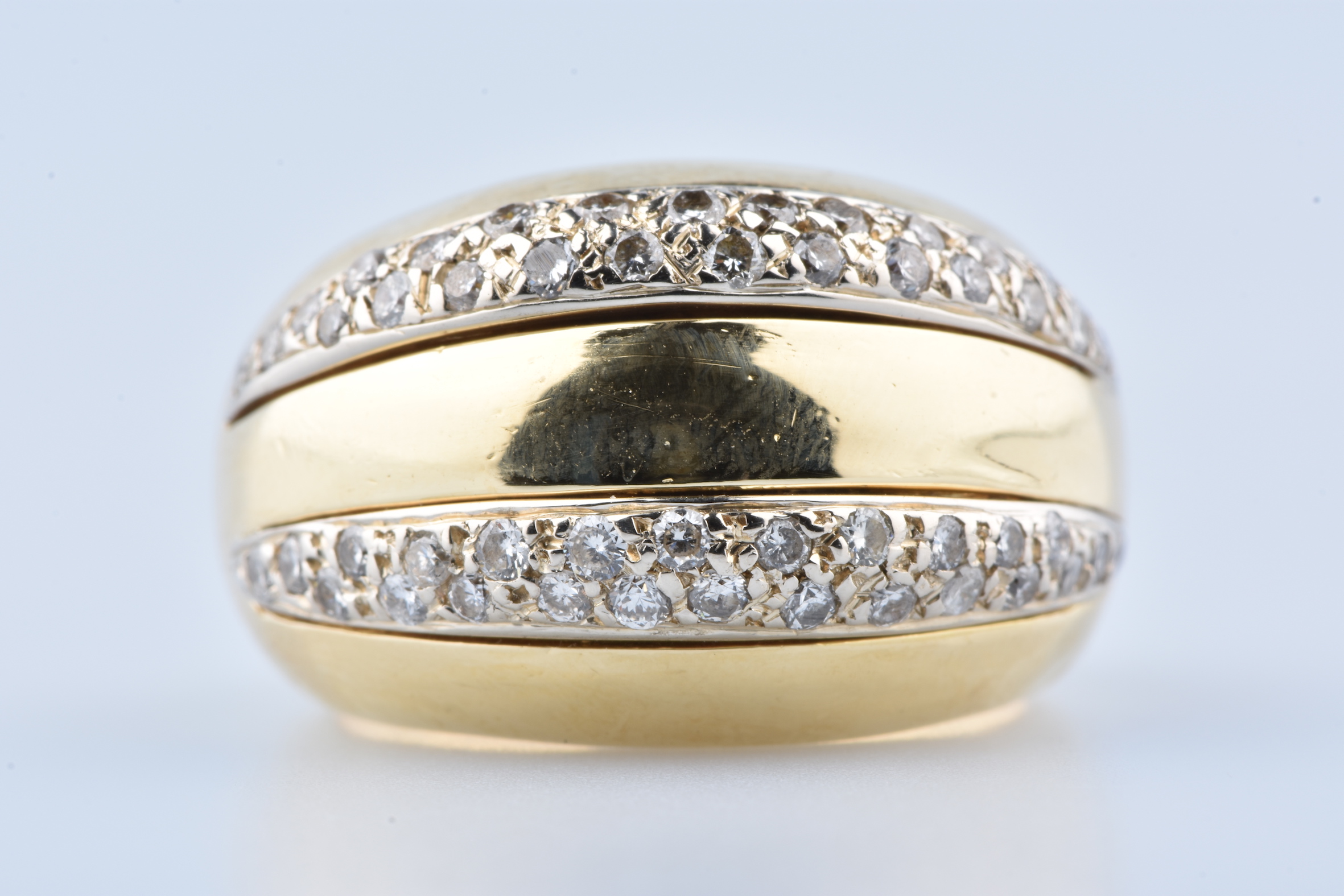 Bague jonc en or jaune 18 carats ornée de 2 lignes de 52 diamants ...