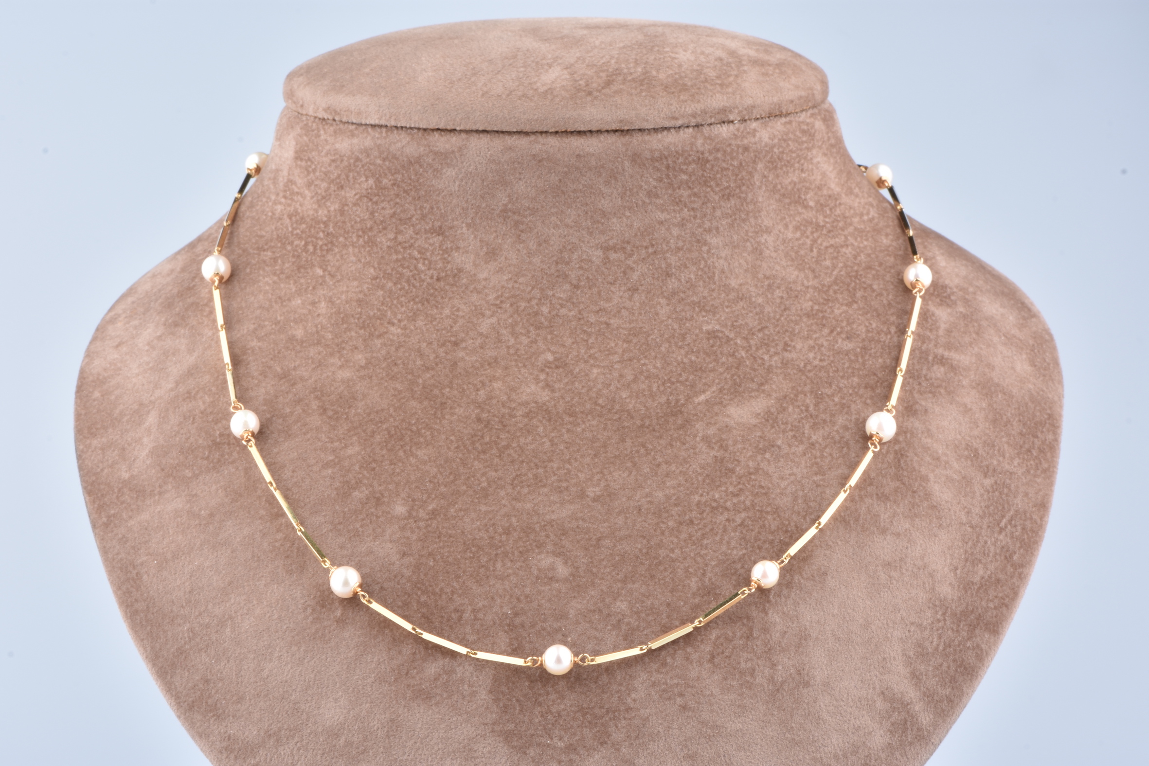 Collier en or jaune 18 carats ponctué de perles blanche - Bijoux et ...