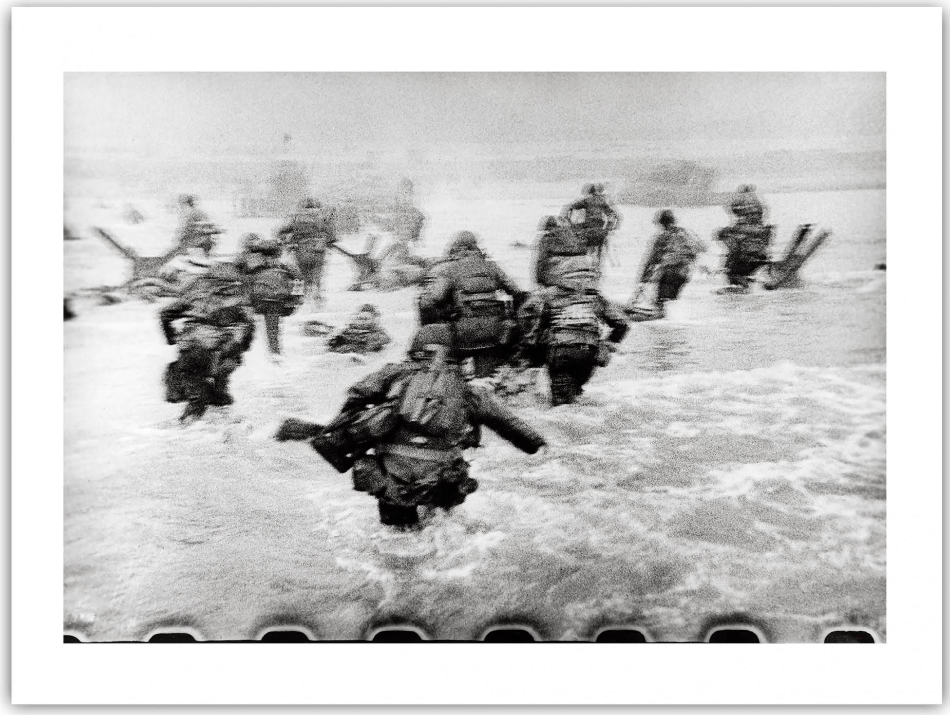 Robert CAPA - Troupes américaines, 1944 - Affiche - Photographie - Plazzart