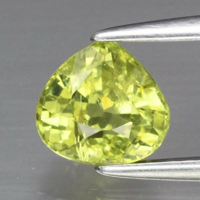 1,06 ct. Grenat du Mali vert jaunâtre naturel - Bijoux et montres ...