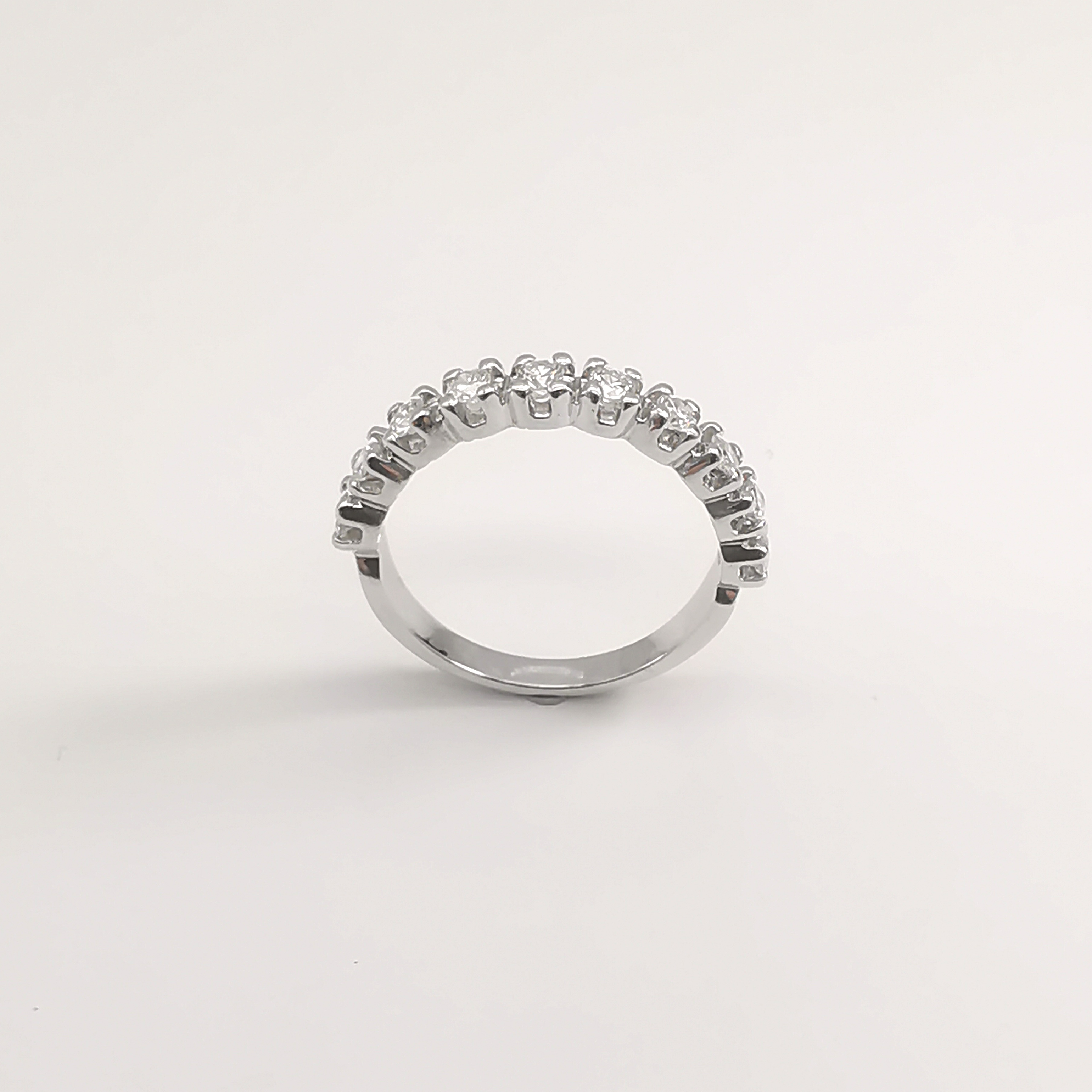 Bague demi alliance en or blanc 18 carats sertie de 10 diamants ...
