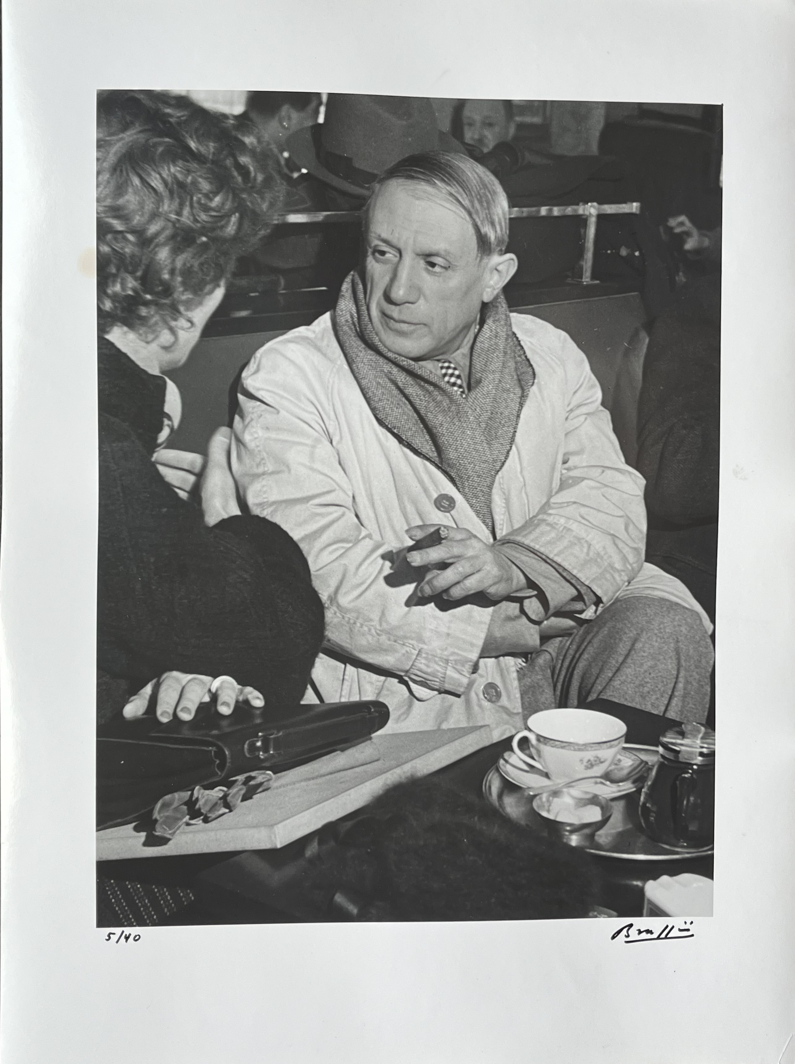 Brassaï - Pablo PICASSO en el Café de Flore, 1939 - Fotografía ...